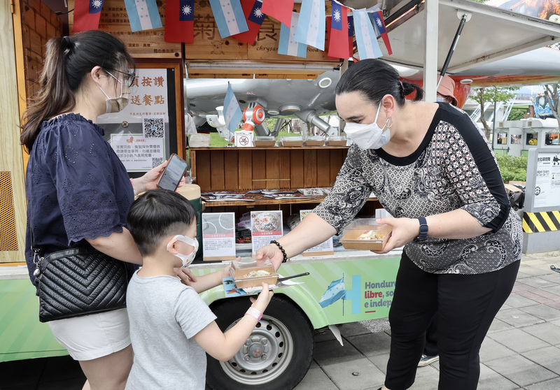 VIDEO: Portable vending stalls give young entrepreneurs an affordable ...