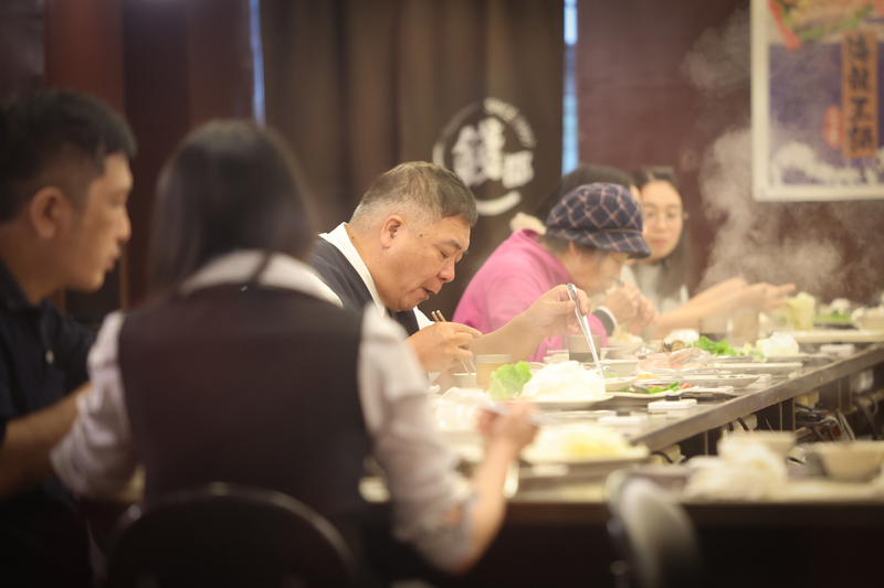 VIDEO: Eating hot pot during cold weather could be risky for elderly ...