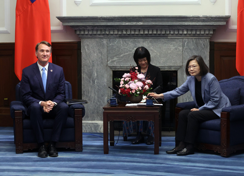 Virginia Governor Glenn Youngkin meets with President Tsai Ing-wen-News ...