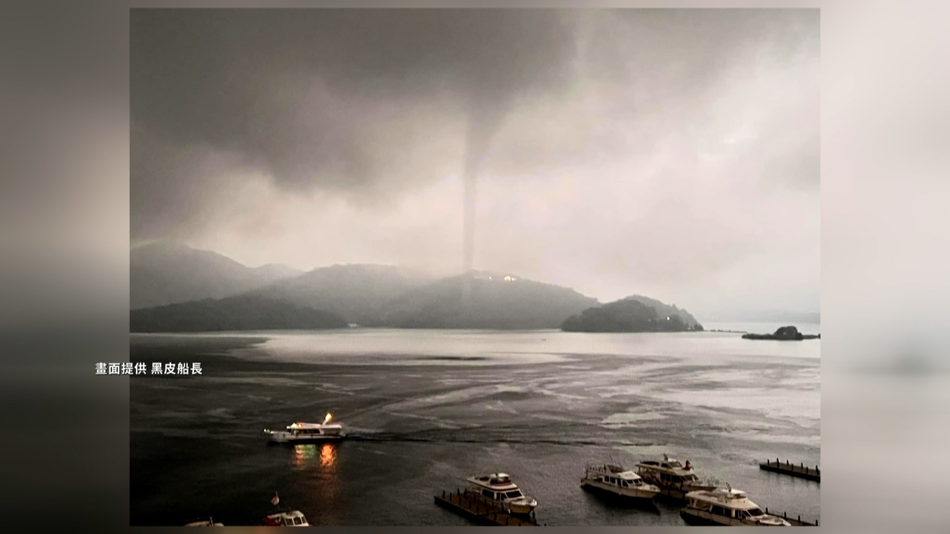 Un tornado acuático sorprende a los residentes y visitantes del lago ...