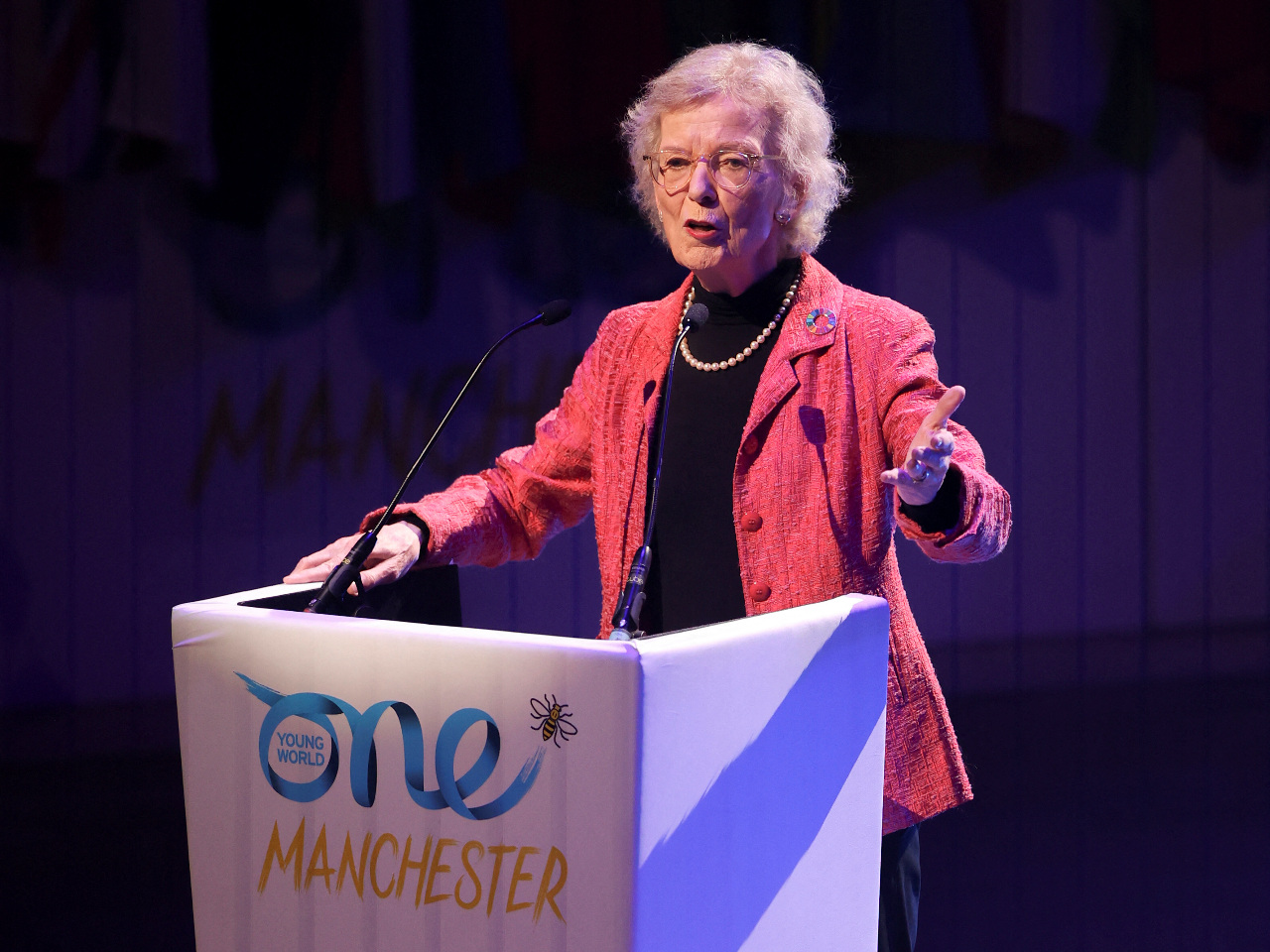 La expresidenta irlandesa Mary Robinson recibe el premio Tang 2024 de ...
