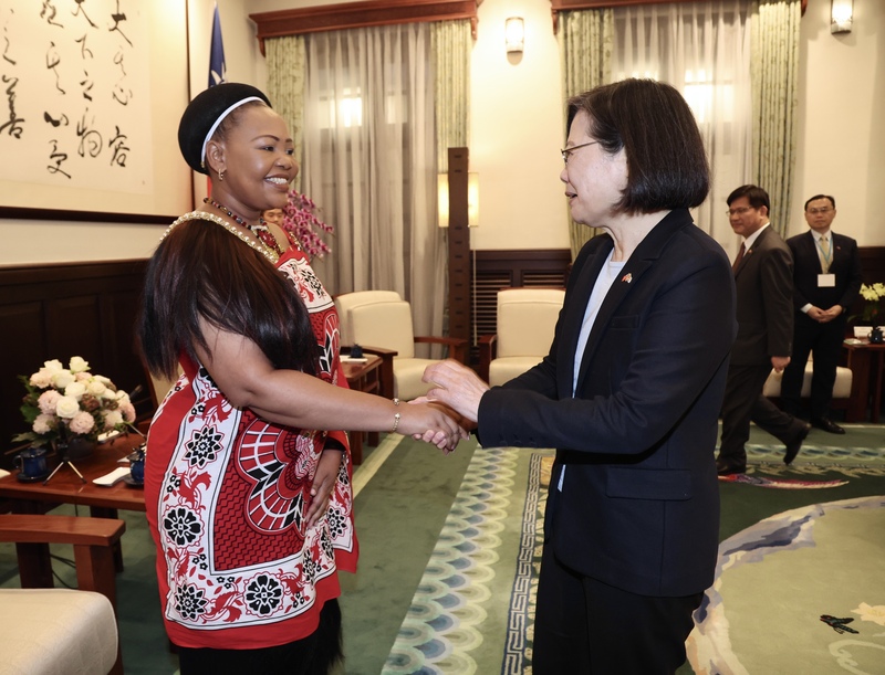Tsai Ing-wen rencontre la ministre des Affaires étrangères d’Eswatini ...