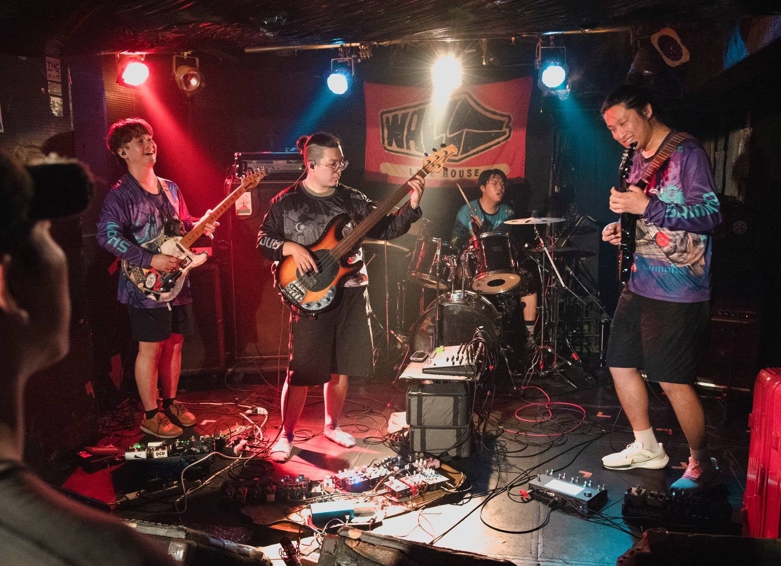 Ruru de MassMan à la guitare : déluge de notes – entretien 2/3 ...