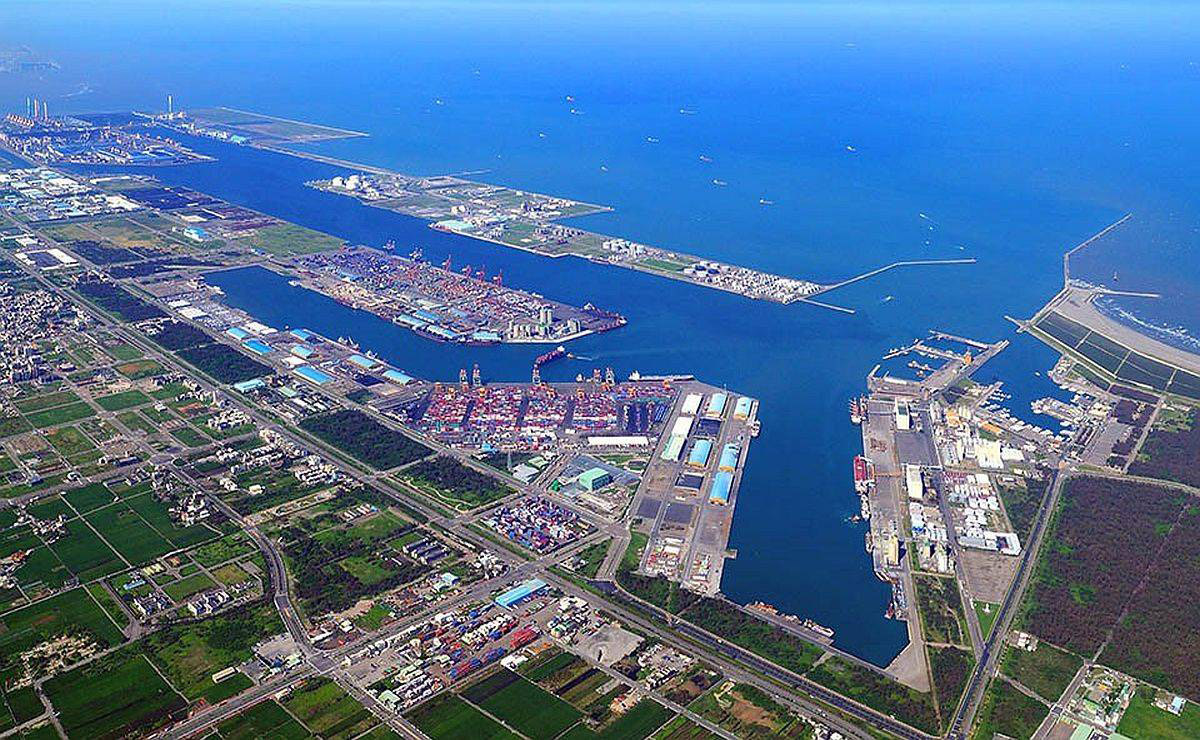 Un cargo hongkongais ayant participé aux manœuvres militaires chinoises ...