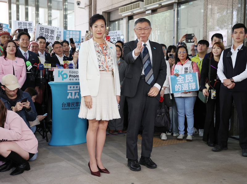 Upang malutas ang problema ng mababang rate ng kapanganakan, itinataguyod ni Ke Wen zhe and Wu ...